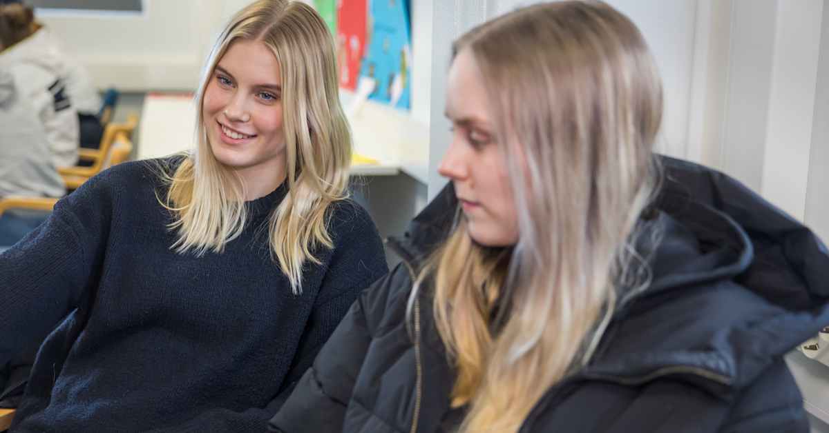 Linn Norrgård fick kritik då hon valde närvårdarlinjen i Karis – men den är populärast i ...