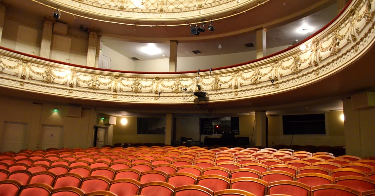 140-vuotias Aleksanterin teatteri myytiin vajaalla kahdella miljoonalla ...