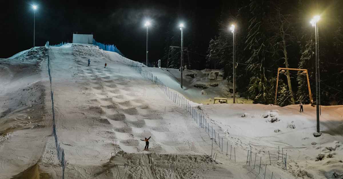 Kollision i puckelpist! Matt Graham landade på sin motståndare – båda undgick skador | Sport | Yle