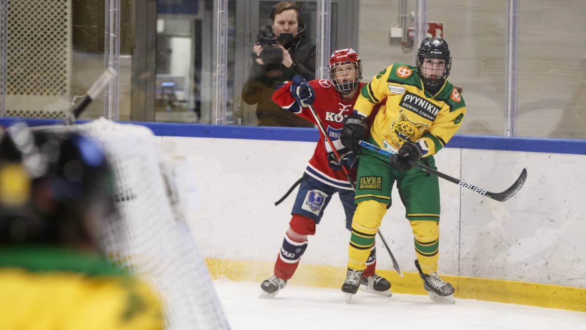 Ruotsissa naiskiekkoilijoille maksetaan palkkaa – Suomessa ...