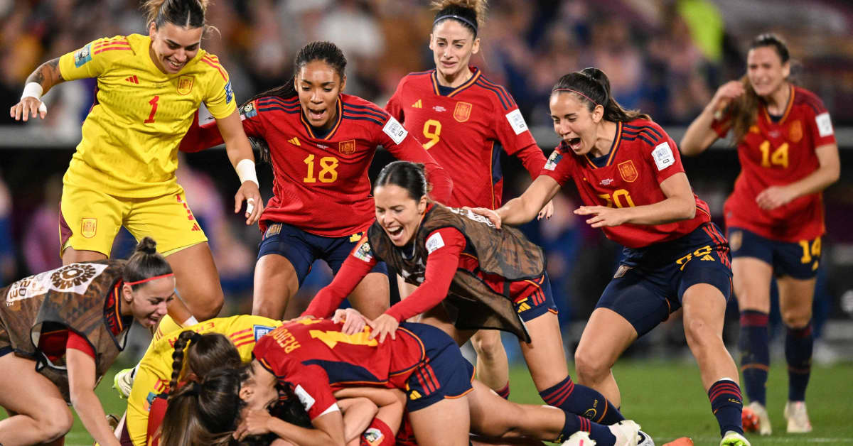 Kommentti: Miten tämä on edes mahdollista? Espanjan maajoukkue nousi ...