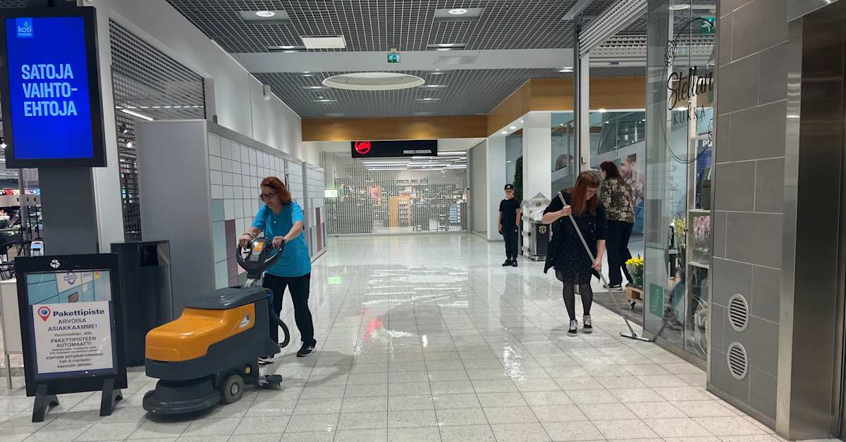 Vain hetken kestänyt rankkasade nosti tulvan kauppakeskukseen – vettä ...