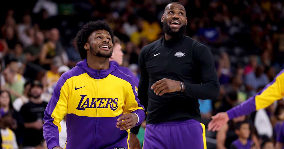 LeBron James jakoi ensimmäistä kertaa NBA-parketin poikansa kanssa: ”Se ...