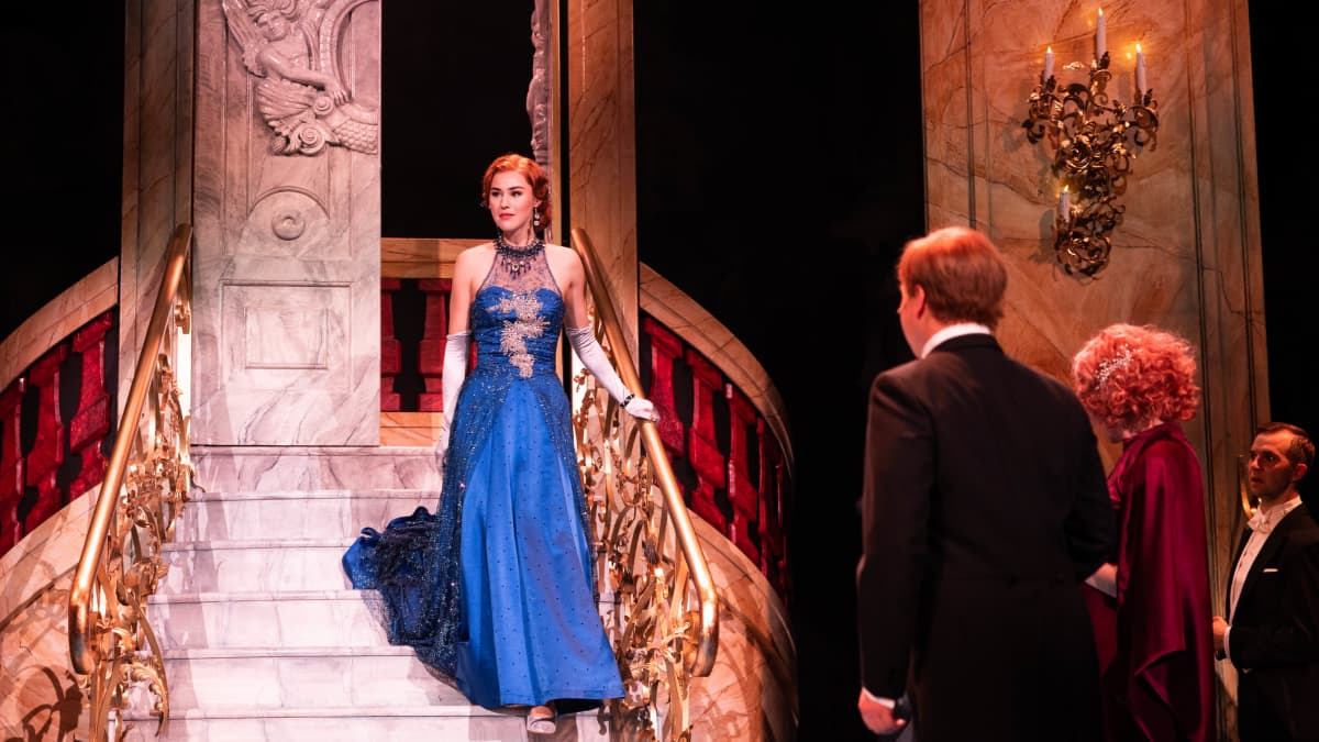 Teatteri teki esityksen kuolevasta Stalinista – sitten alkoi sota, ja ...