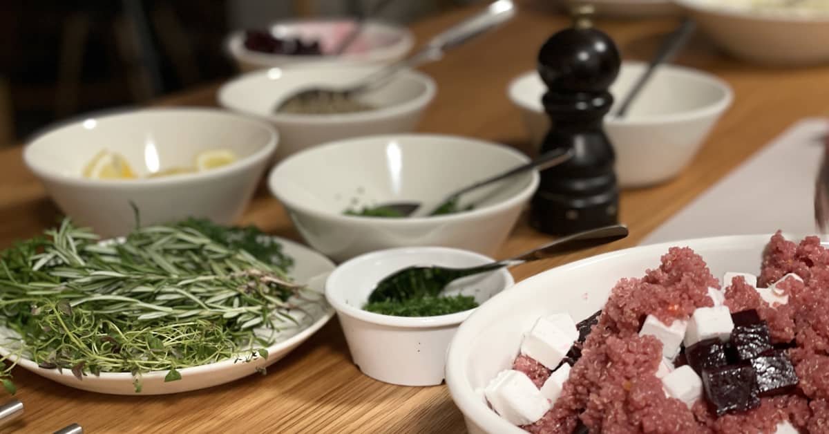 Tämä joulupöydän silli ei ole kalaa nähnytkään, mutta syöjälleen se voi ...