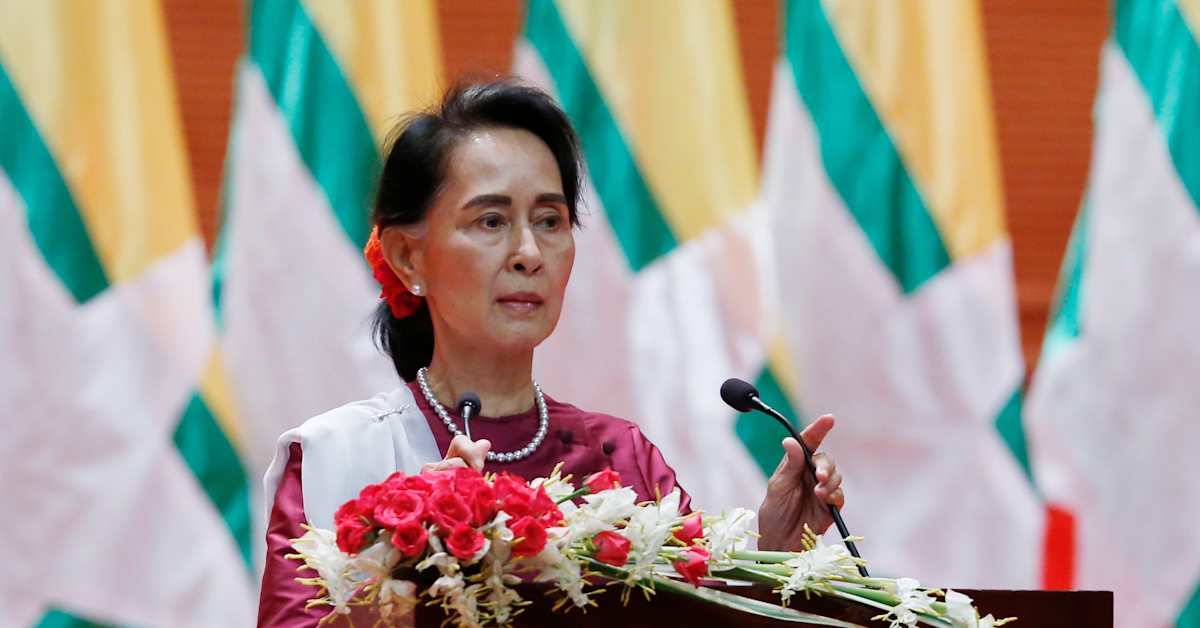 Ang San Suu Kyi är frihetskämpen i fritt fall – nu ska hon försvara ...