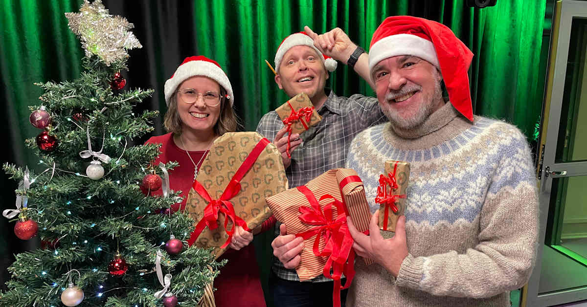 Behöver du hjälp med julklappsrimmen? Trio Tomteniss står till tjänst ...