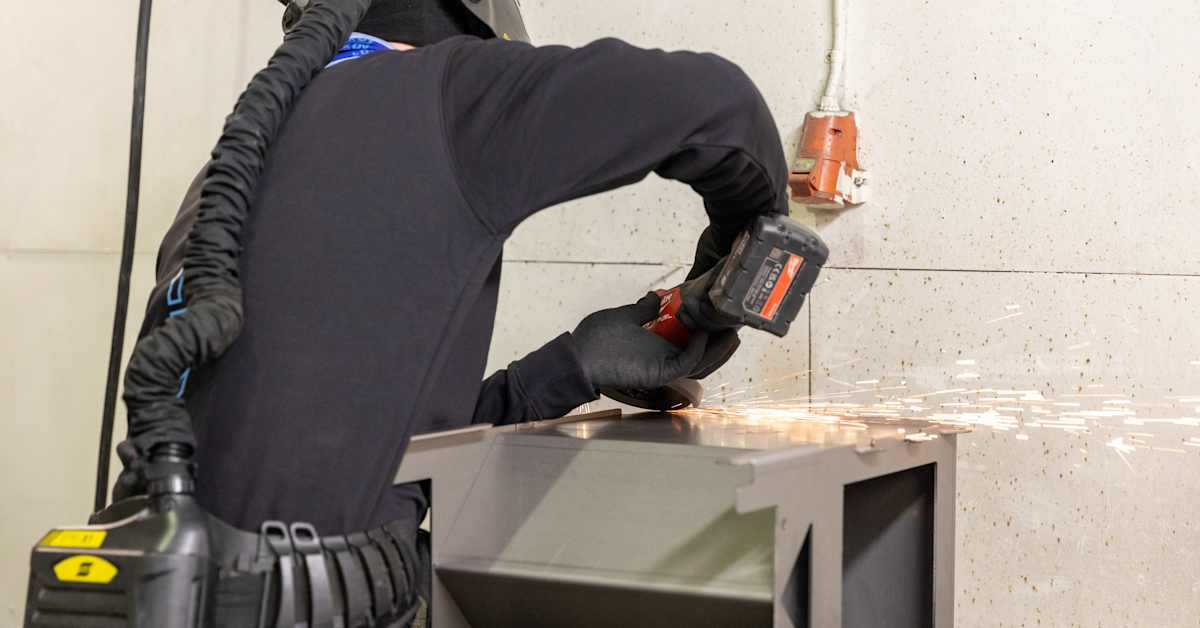 Punkaharjulainen metallipaja painaa kahta vuoroa – valmistaa 15 000 ...