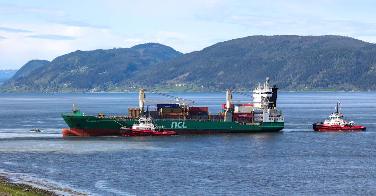 Lastfartyget i Norge har nu bärgats från strandkanten | Utrikes ...