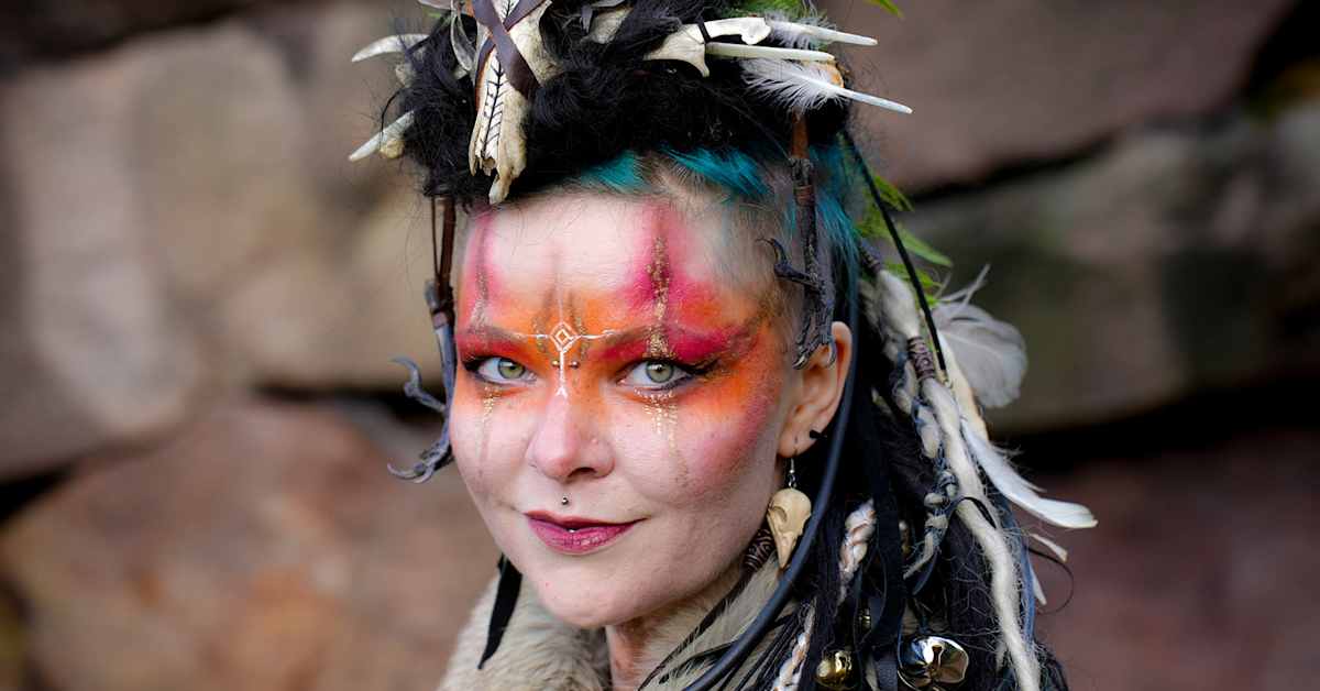 Noitia, shamaaneja ja haltioita: katso, millaista väkeä vieraili Pakana ...