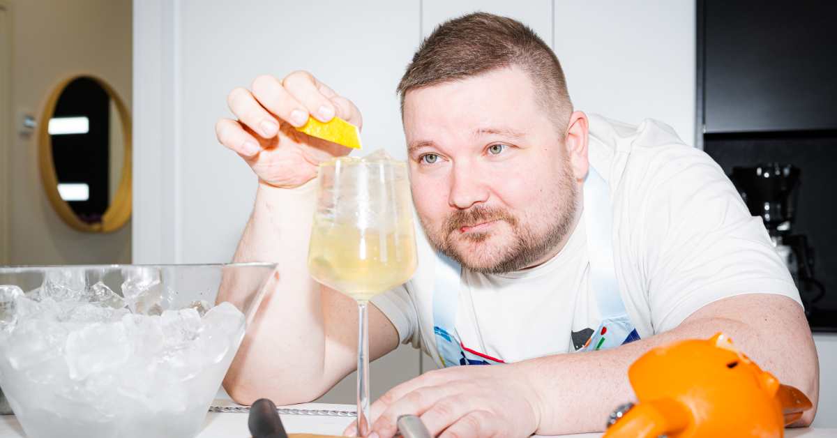 Drinkki voi maksaa jopa 20 euroa, mutta moni valitsee sen silti halvan ...