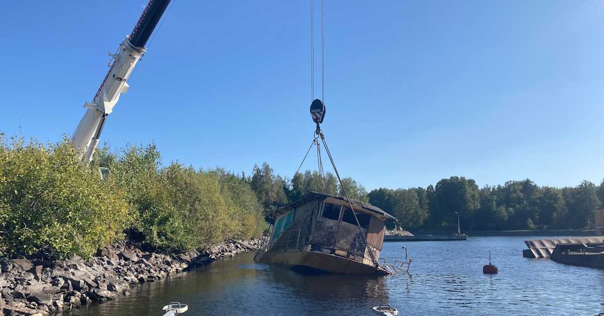 Luvattomasti säilytetty lautta sai lähtöpassit ja upposi ...