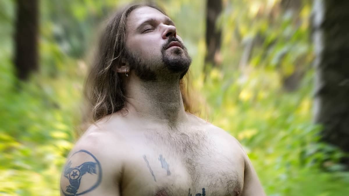 Harri Kuokkanen on bodaava black metal -muusikko, joka puolustaa ...