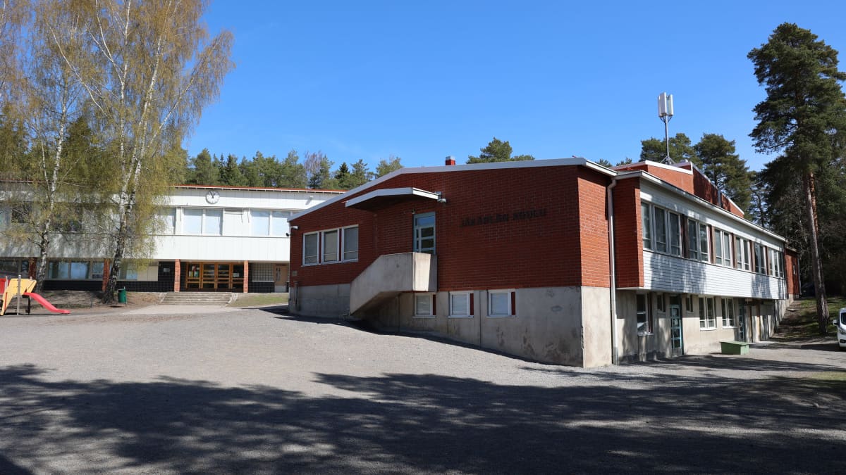 Huoltajat haluavat tunteita kuumentaneet koulujen väistötilaratkaisut ...