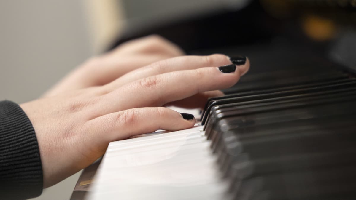 Minni Heide, 16, kertoo köyhästä lapsuudesta – nyt hän muistaa joka ...