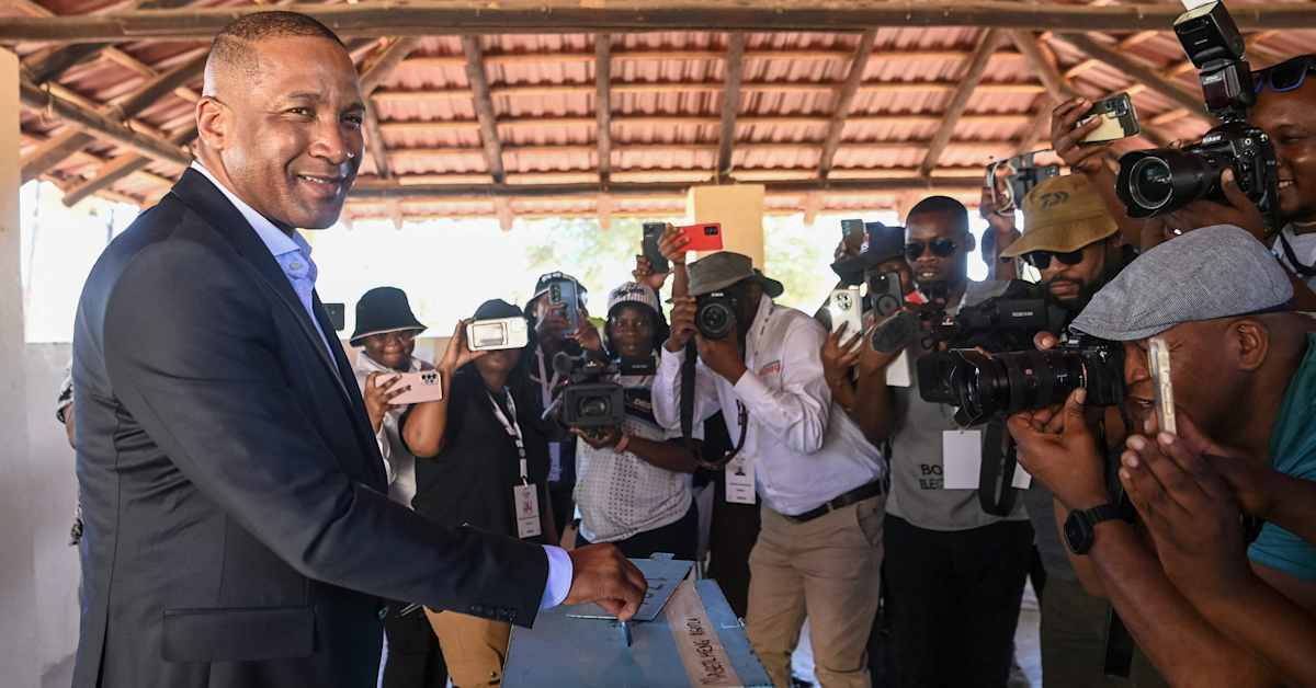 Botswanan presidentti myöntää tuhansia oleskelulupia zimbabwelaisille ...