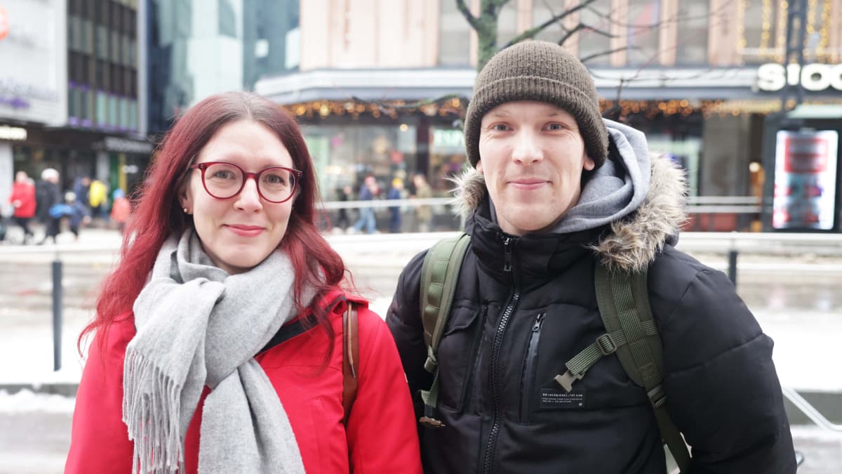 Opiskelupaikka, lämmin kesä ja tuore kihlaus – vuotta 2022 leimasivat ...