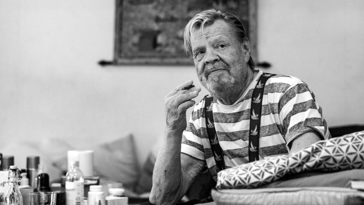 Actor and singer Vesa-Matti Loiri dies at 77 | News | Yle Uutiset