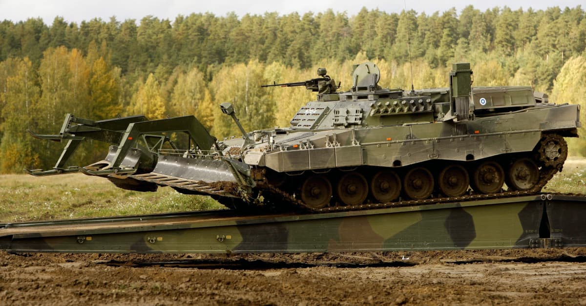 Finland includes three Leopard tanks in latest arms package to Ukraine ...
