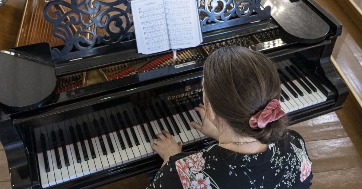 Katso video: 1800-luvun Steinway-flyygeli on pienen seurakunnan ...