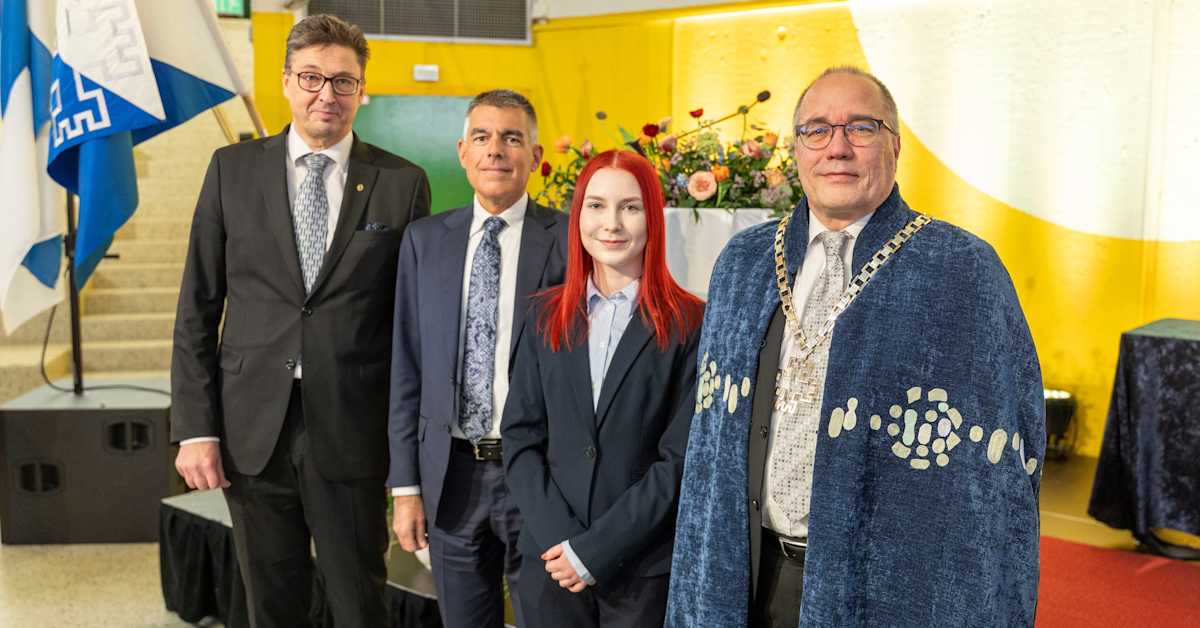 Oulun yliopiston uusi rehtori sai rehtorin vallan tunnusmerkit eli ...