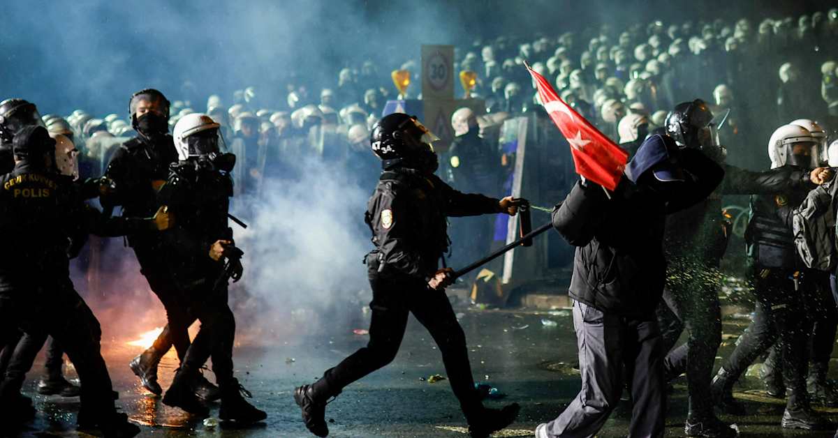 Toista tuhatta ihmistä pidätetty Turkin mielenosoitusten alun jälkeen ...