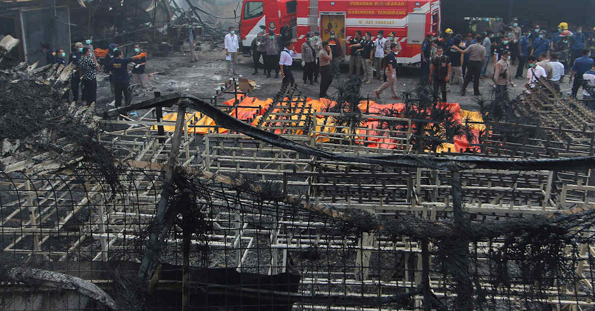 Över 20 döda i explosion i fyrverkerifabrik i Jakarta | Utrikes ...