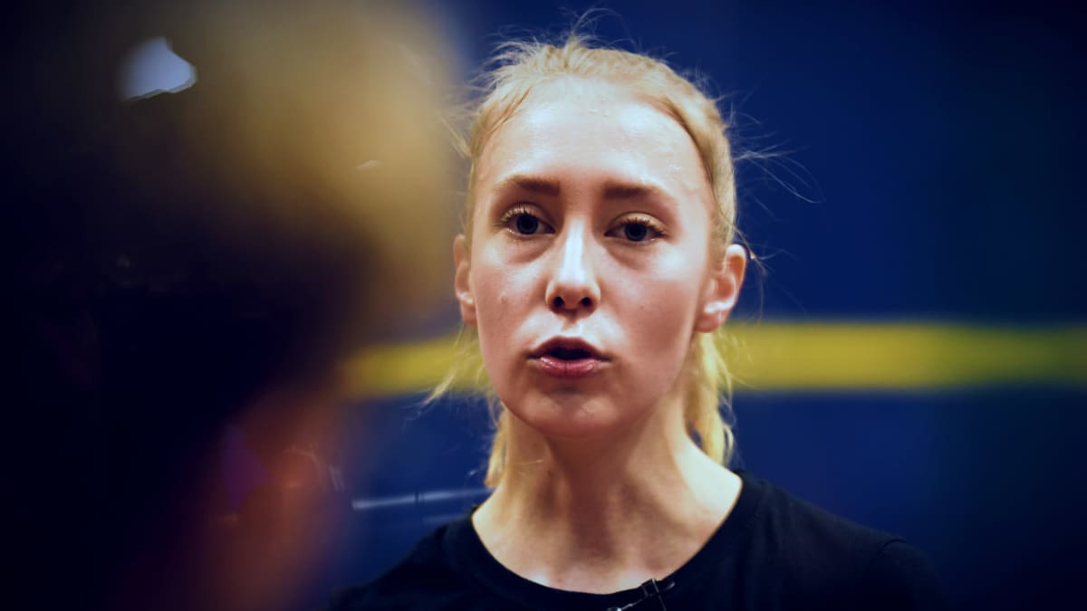 Emilia Soini kirjoitti käteensä kolme sanaa, jotta muistaisi, miksi hän ...