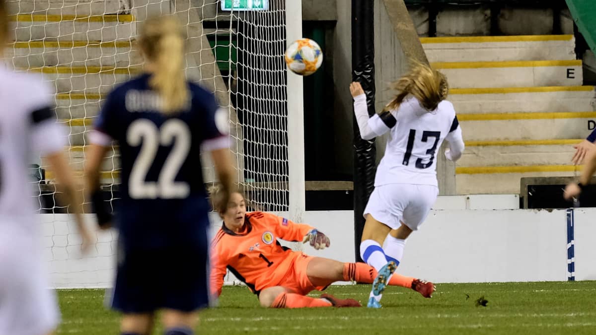 Naamamaali teki Amanda Rantasesta koko kansan tunteman jalkapalloilijan ...