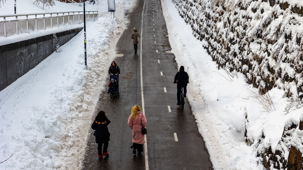Pyöräilijät: Helsingin talvikunnossapito on huonolla tasolla, eikä ...
