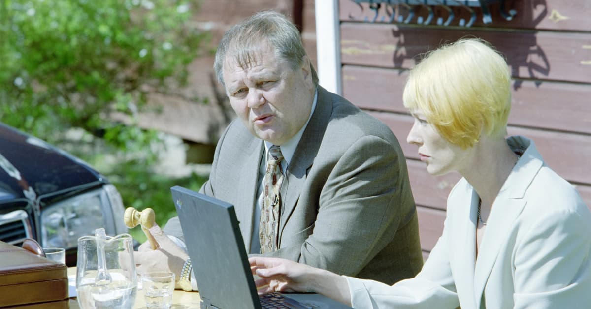 Teatterineuvos Esko Raipia on kuollut | Yle Uutiset