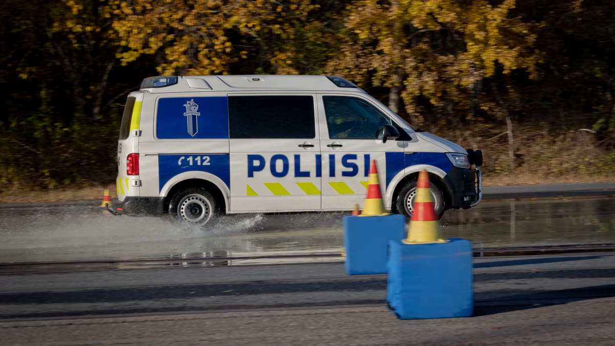 Poliisikouluun valittujen opiskelijoiden määrä on romahtanut vuodessa ...