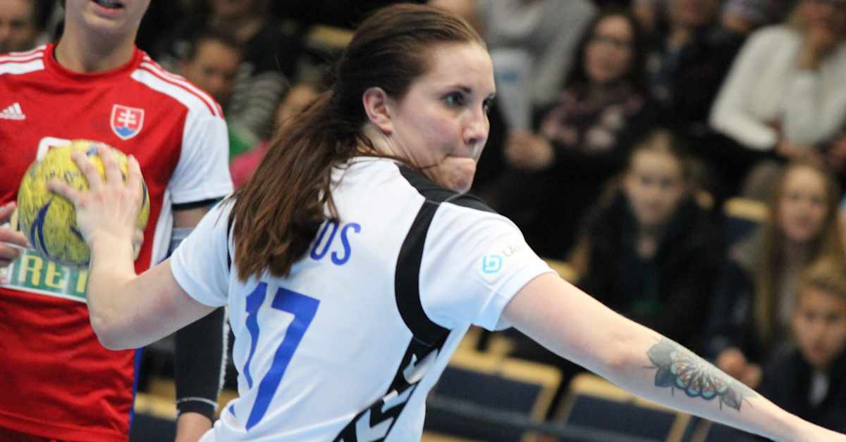 Alexandra Roos fortsätter att spela handboll – lockades tillbaka av ...