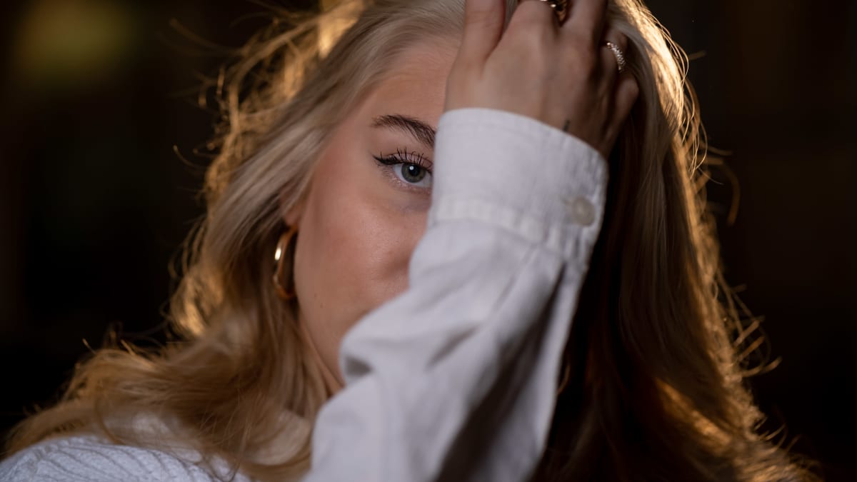 Laulaja Evelina, 25, saa osakseen tytöttelyä – pahimmat kommentit ovat ...
