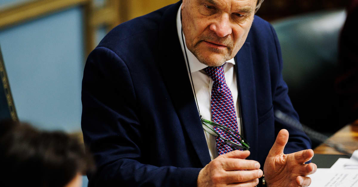 Kimmo Kiljunen voitti Johannes Koskisen äänin 25 – 12 SDP:n ...