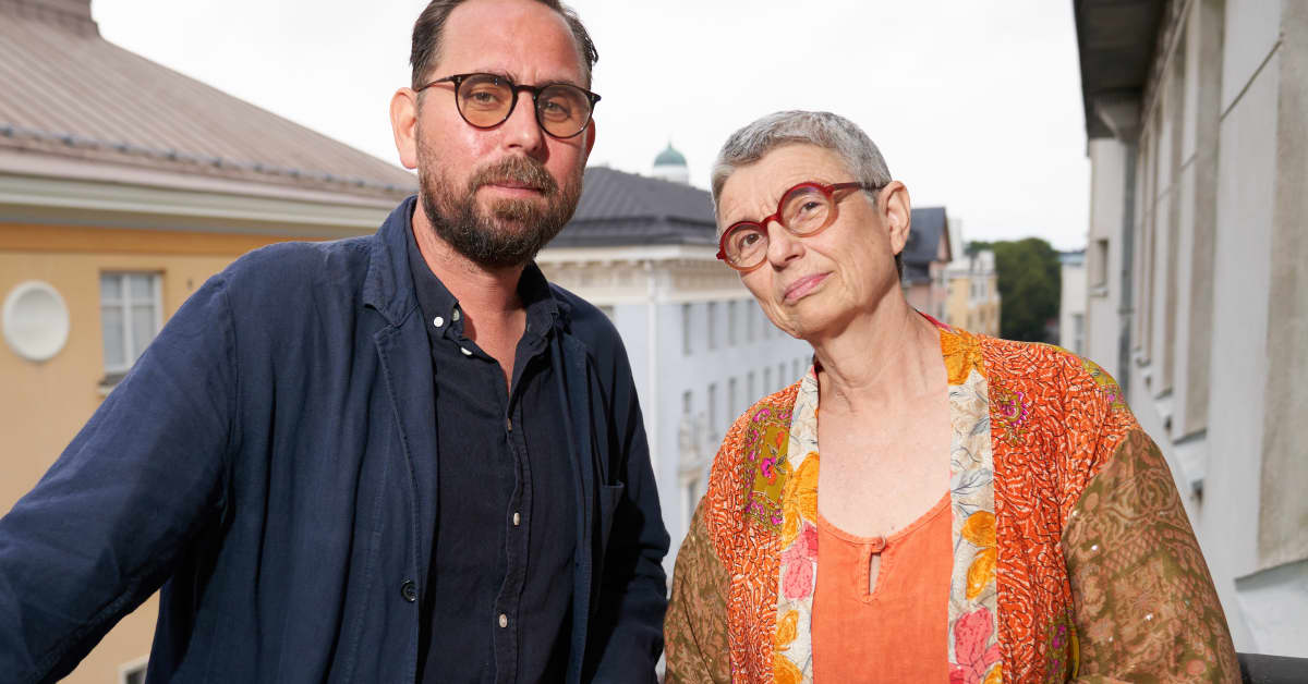 Jörn Donners änka slängde hans aska i komposten – den nya boken är ...