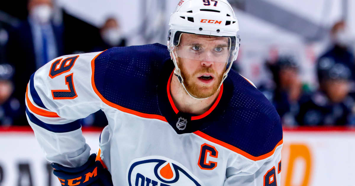 Connor McDavid valittiin yksimielisesti NHL:n arvokkaimmaksi pelaajaksi ...