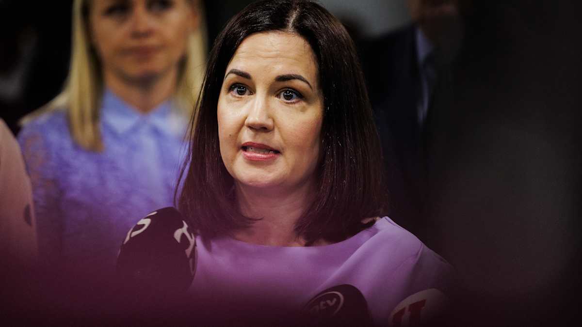 Tuleva liikenne- ja viestintäministeri Lulu Ranne lyttää Itärata ...