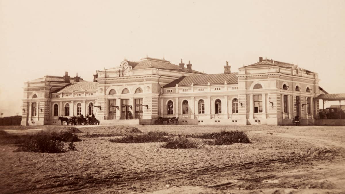 Purettuja rakennuksia, uusia siltoja – kuvaparit näyttävät, miten Turku ...