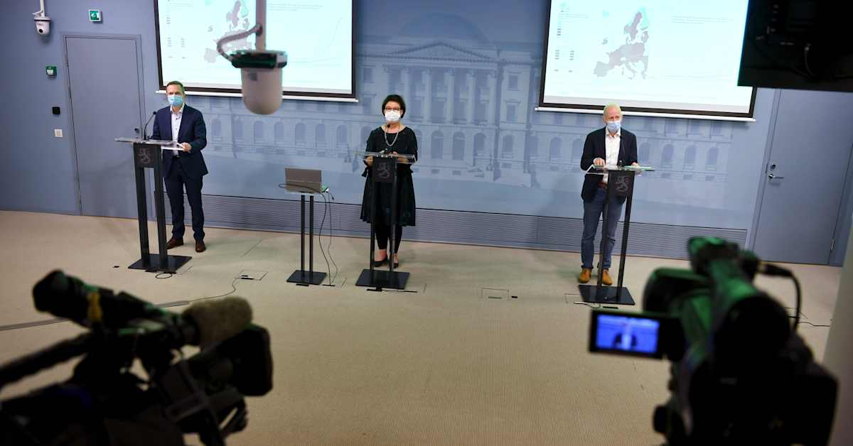 Coronafallen minskar speciellt bland unga, men myndigheterna varnar: "Kurvan pekar neråt, men ...