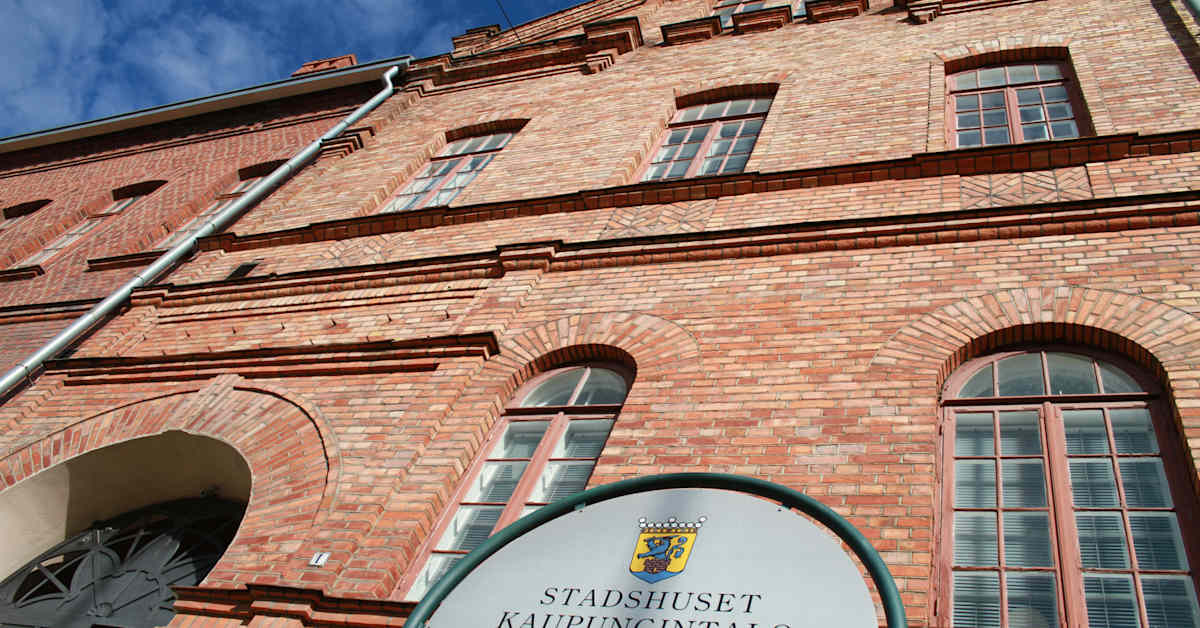 Stadsstyrelsen i Jakobstad accepterar att Owe Sjölund avgår som ...