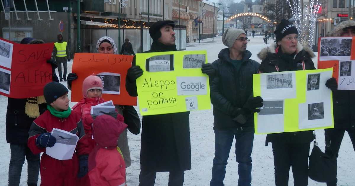 Syrier demonstrerade i Jakobstad | Österbotten | Svenska Yle