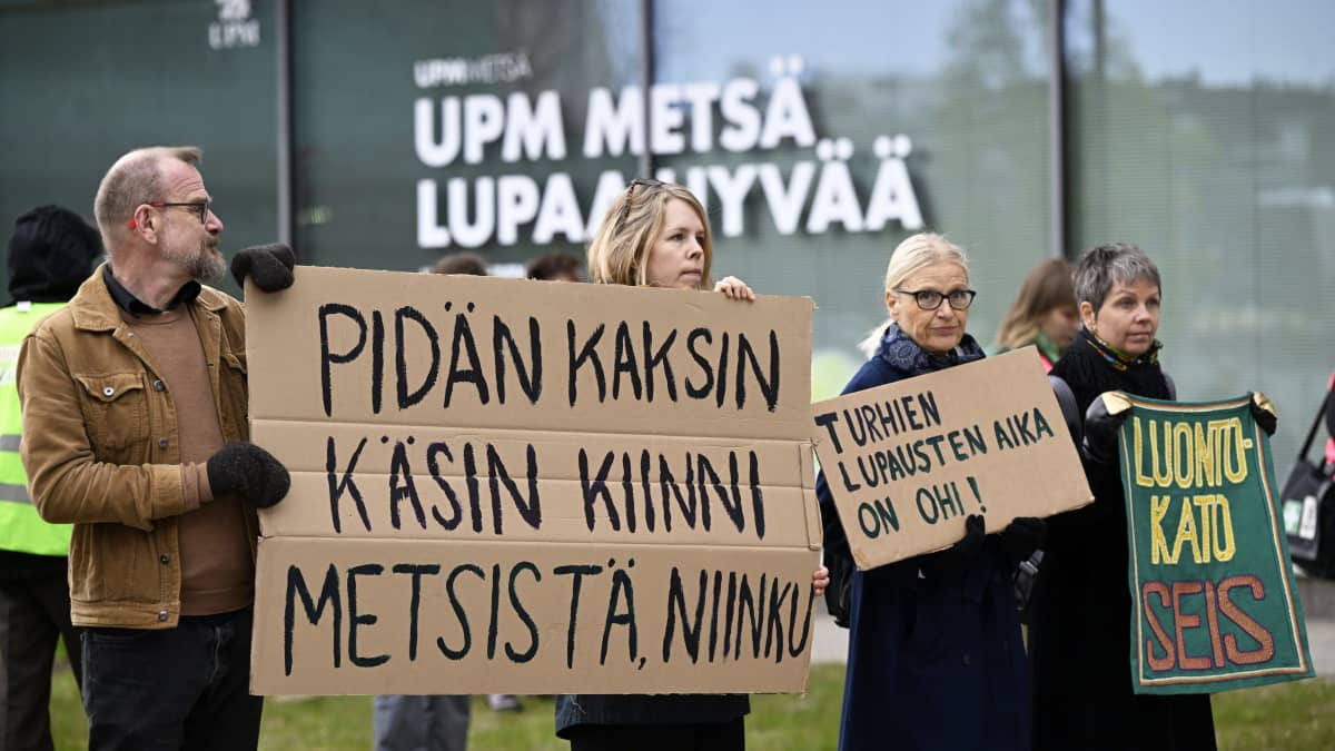 Helsinki police detain 3 climate protesters at UPM headquarters | News ...
