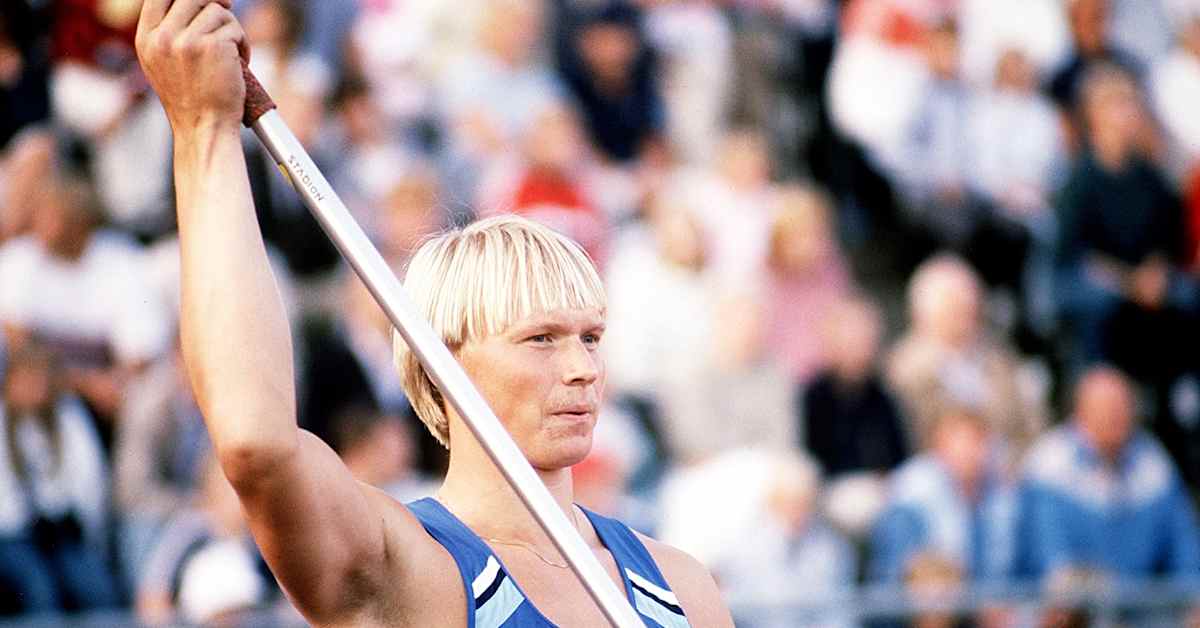 Tapio Korjus korjasi keihäskultaa | Elävä arkisto | Yle