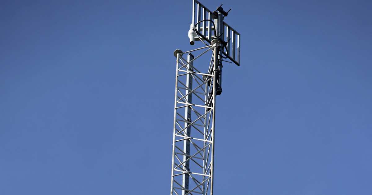 Police warn of the dangers of climbing telecommunication masts | Yle ...