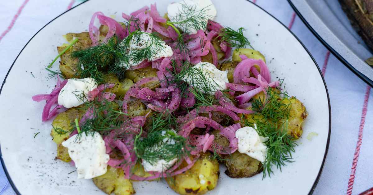 Smashad nypotatis går att servera med allt | Recept | Svenska Yle
