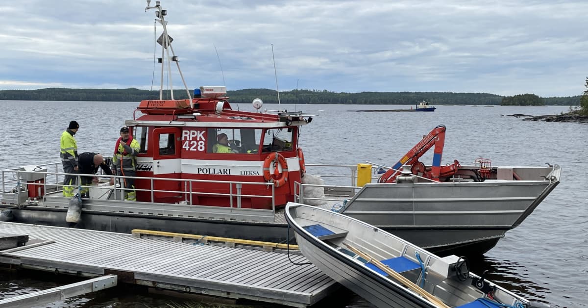 Metsäkoneita kuljettanut proomu upposi Pieliseen Lieksassa – jopa ...