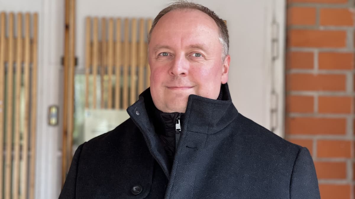 Vuosttas vahku Eanodaga gielddahoavdan leamaš Samuli Mikkolai hohppui ...