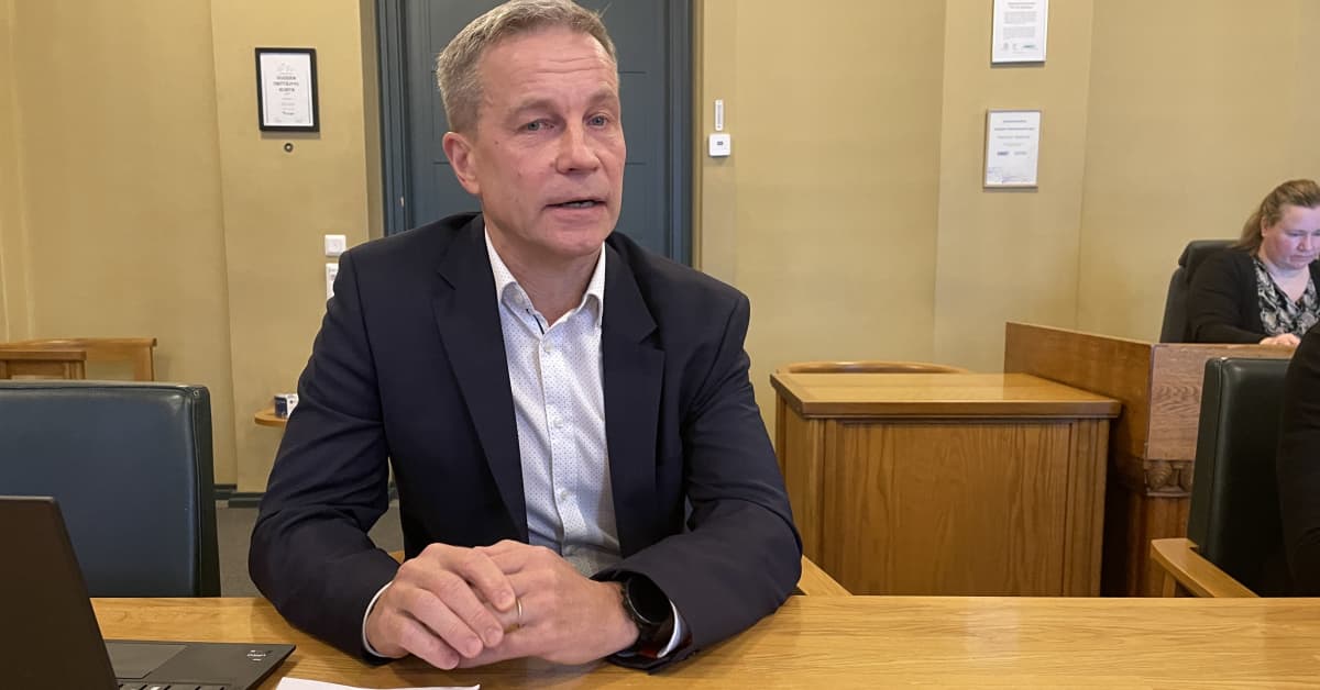 Joensuun kaupunginjohtaja Jere Penttilä katsoo, ettei leikkausten lykkääminen pelasta ...
