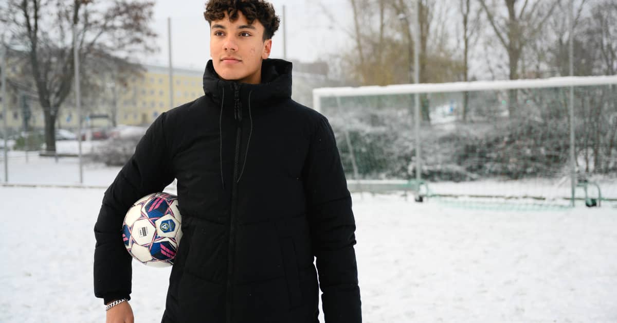 Suomi-paidassa nähty jalkapalloilija Robin Tihi on pian ison valinnan ...